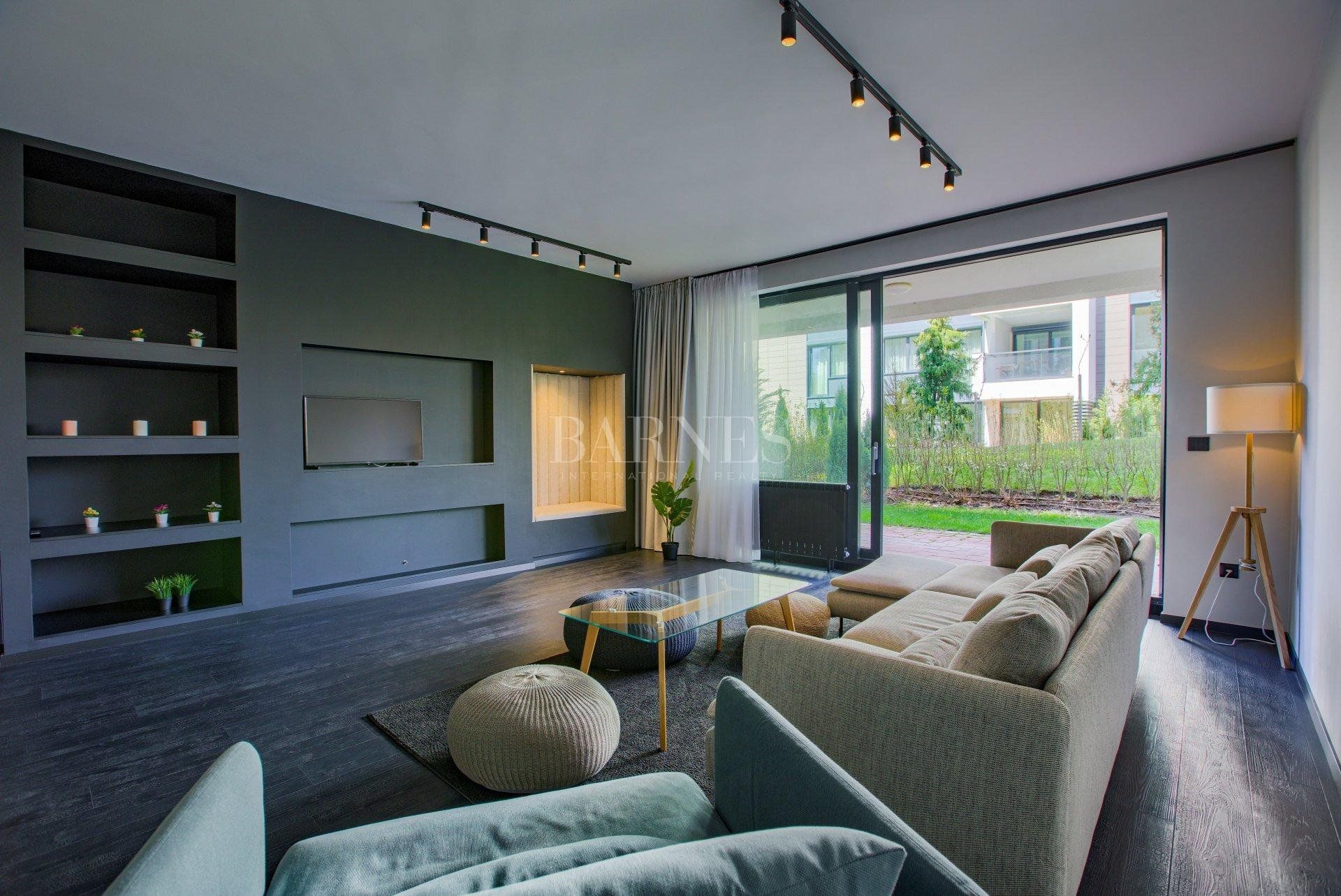 Тwo-bedroom apartment with a yard in Sofia Land Residence