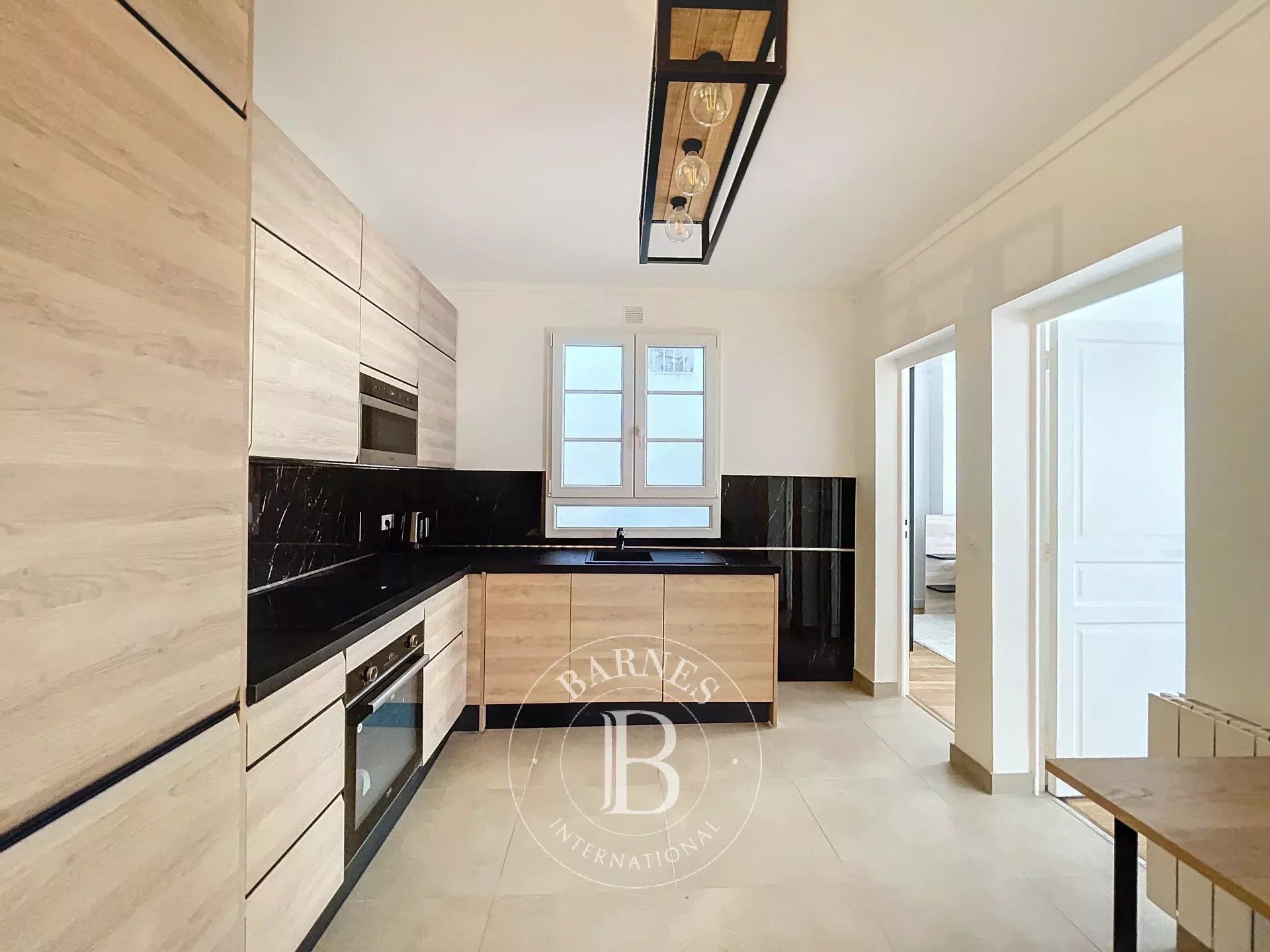 Двустаен апартамент в Paris, Île-de-France, Франция под наем от BARNES ...